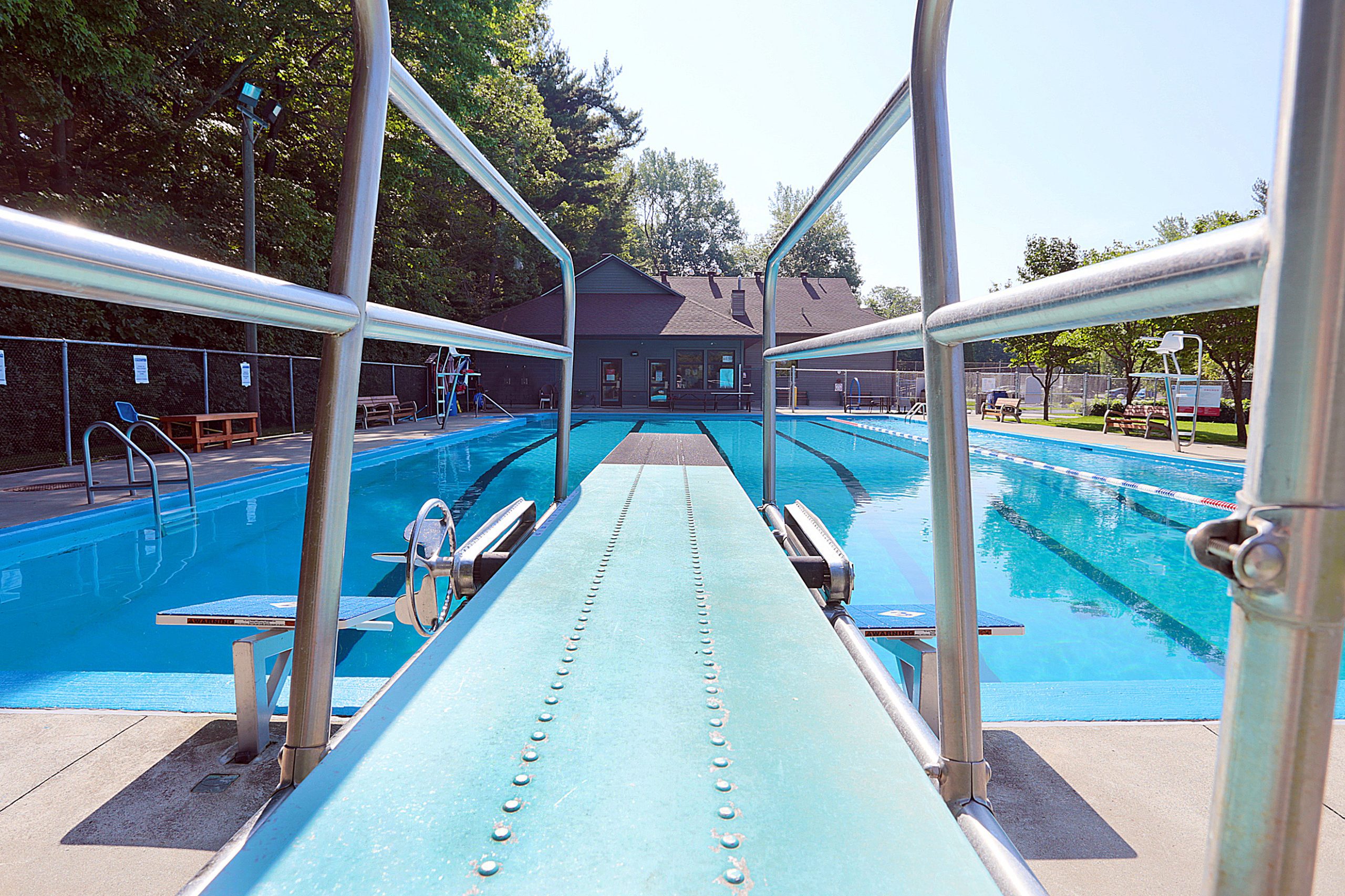 Municipal pool opening - Village de Senneville